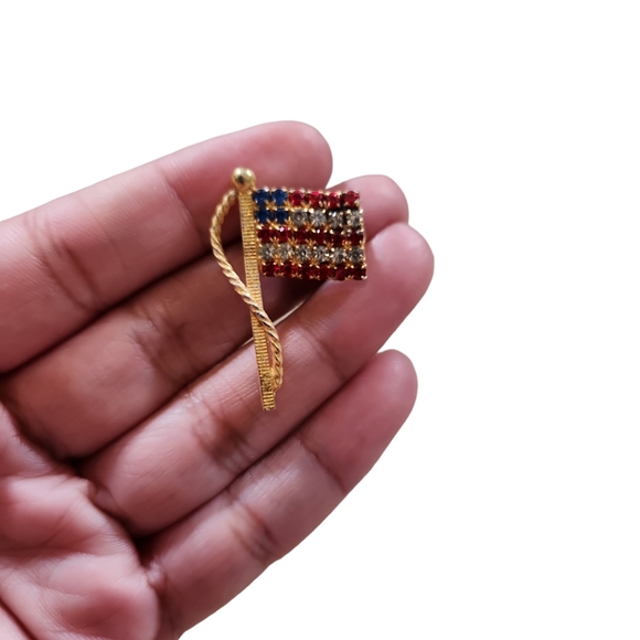 Jewelry | Vintage Gold Toned Red Clear Blue Bling Gem Flag America Usa ...